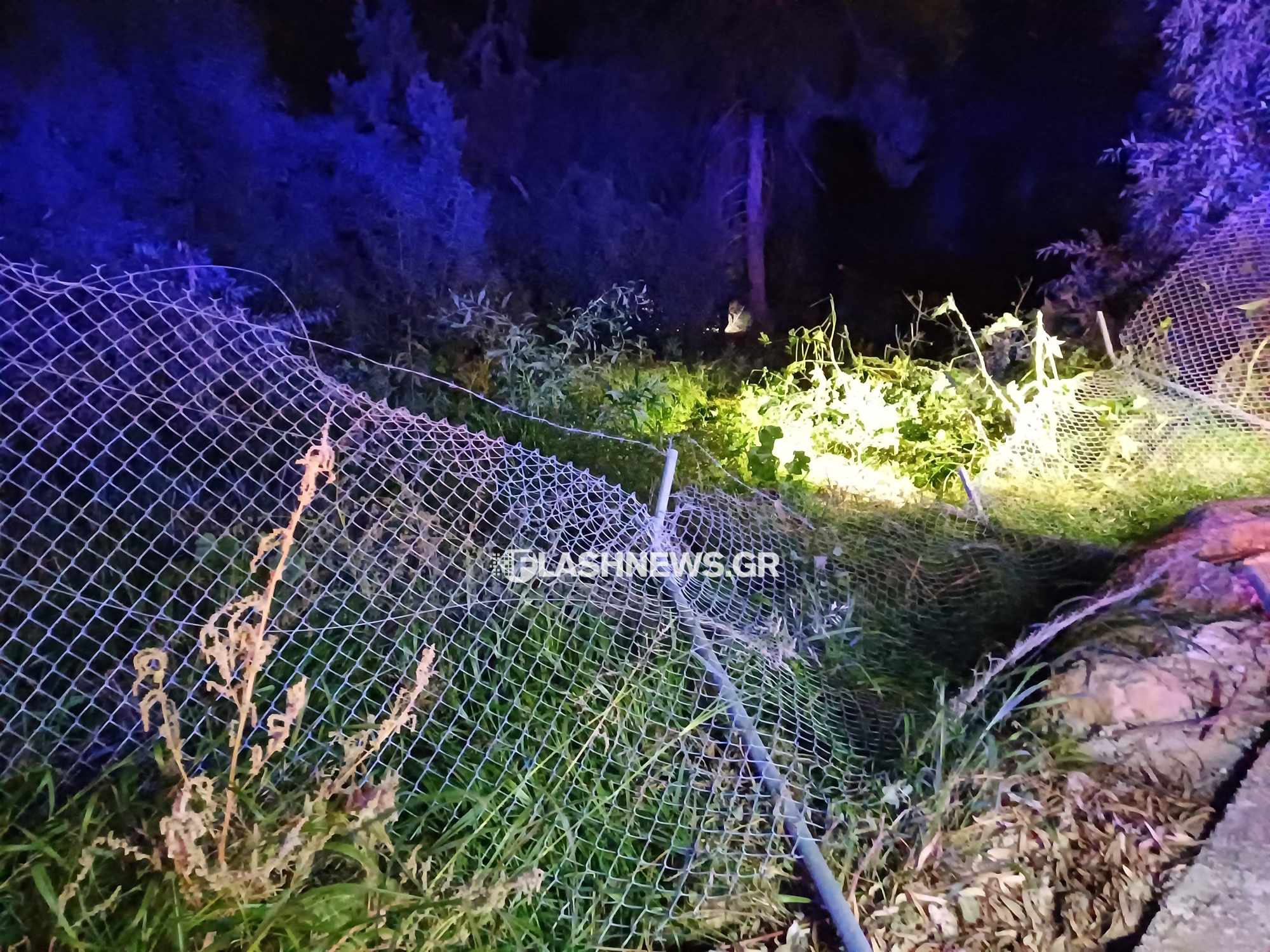 Χανιά: Τράκαραν δυο αυτοκίνητα, έφυγαν και κατέληξαν να κάνουν «βουτιά ...