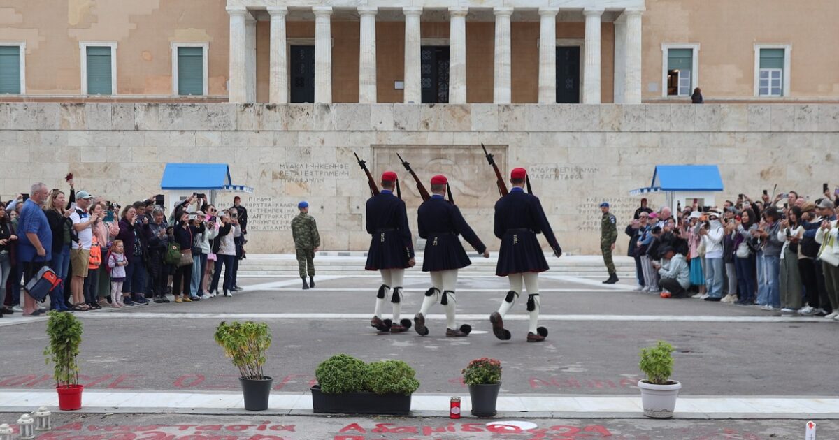 Μνημείο Αγνώστου Στρατιώτη: Το υπουργείο Εθνικής Άμυνας θα αναθέσει σε ...